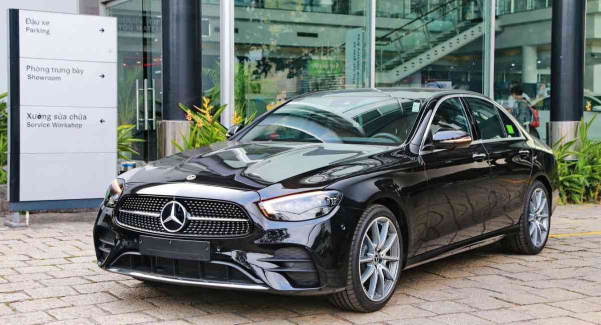 Đánh giá Mercedes Benz E300: Bảng giá, nhận định từ chuyên gia